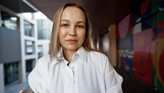 Mudra žena nije ona koja je rječita – Već koja šutnjom sve govori: 5 ...